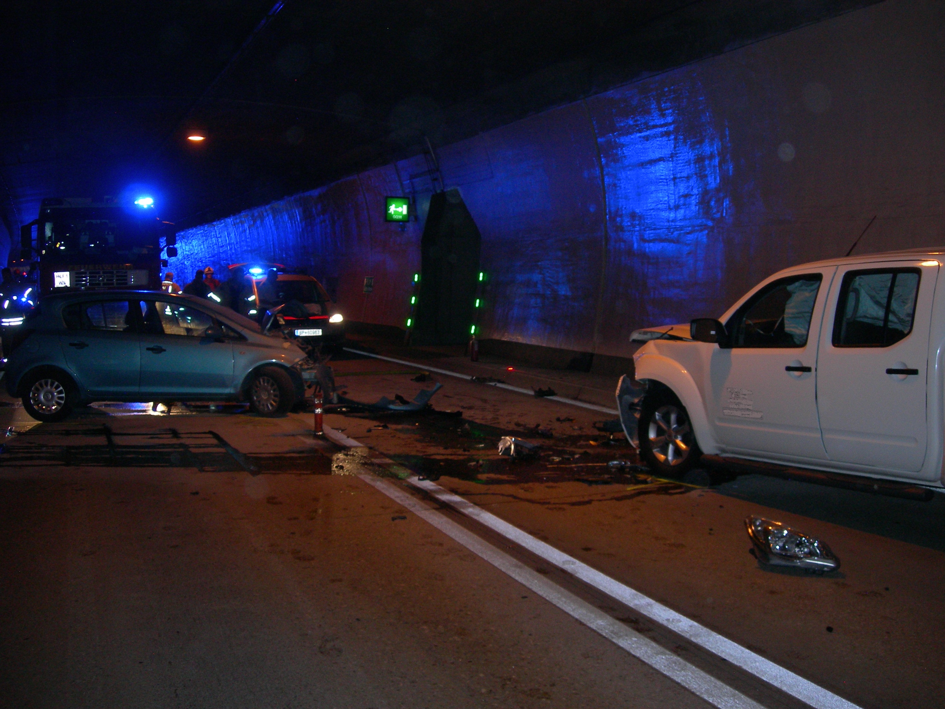 Verkehrsunfall im Plabutschtunnel - Katastrophenschutz und Feuerwehr der Stadt Graz